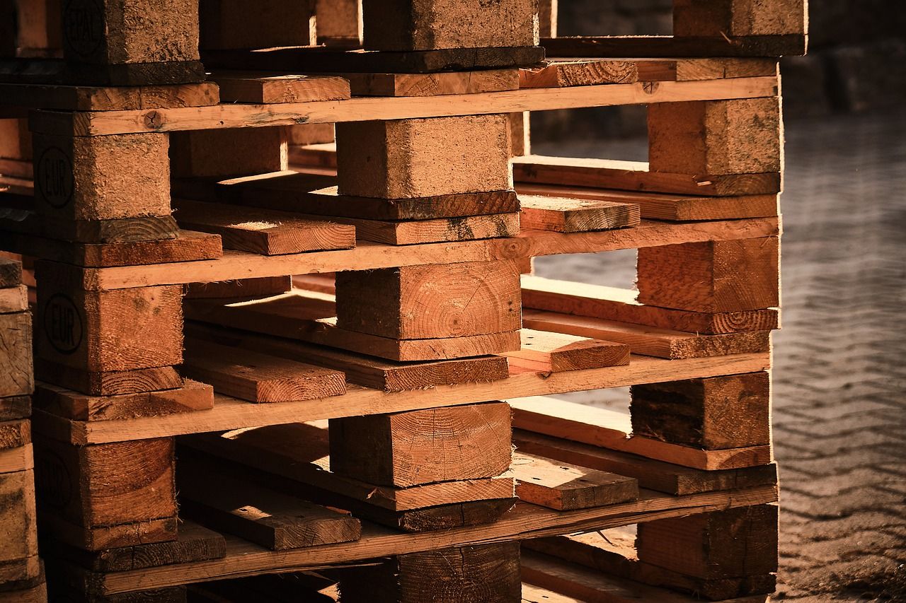 How to Properly Store Wooden Pallets: Safety and Technical Tips